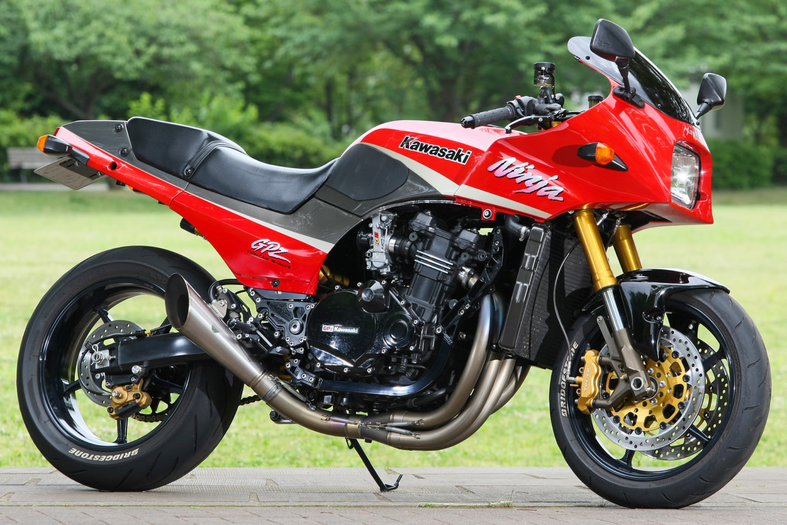 GPZ900R by バグース! モーターサイクル | カスタムマシン | カスタムピープル