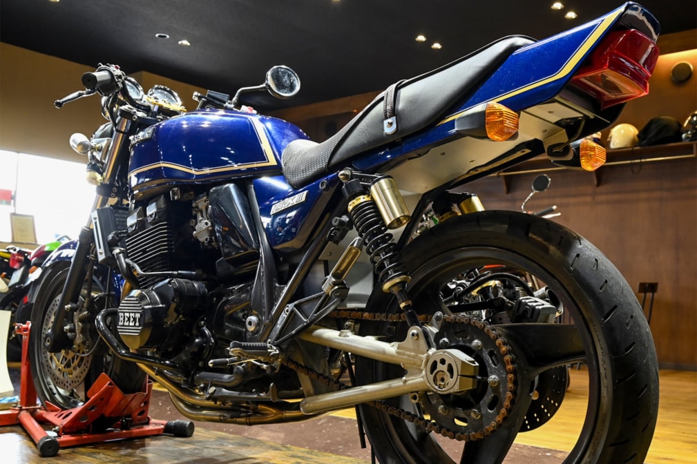 リヤビューをスタイリッシュに見せるバグース! モーターサイクルの一体式フェンダーレスキットにZRX(400)用が新登場 | カスタムパーツ | カスタムピープル