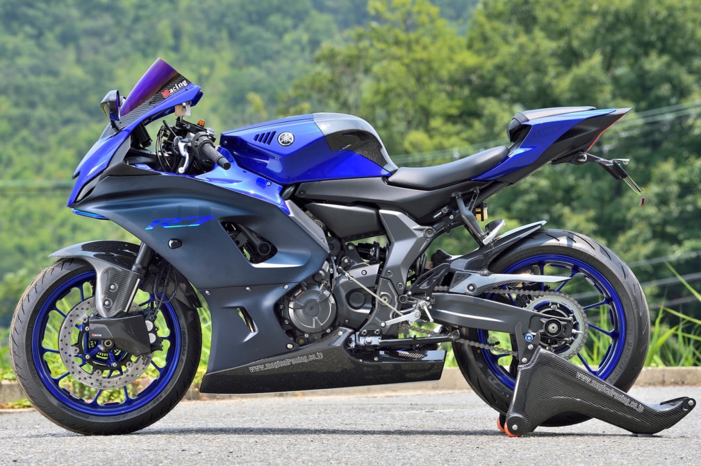 マジカルレーシングからYZF-R7用外装パーツが新登場。アンダーカウルやスクリーンなどFRPや平織/綾織カーボン製を中心に全7種類を用意 ...
