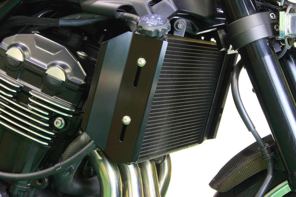 ポッシュフェイスからZ900RS/CAFE用ラジエターシュラウドが新発売。ラジエター周囲の空気を整流してラジエターの性能を引き出す ...